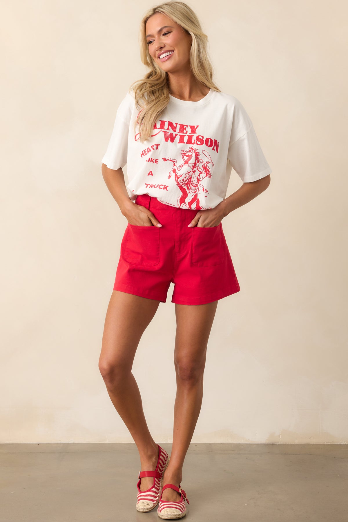 Daydreamer Lainey Wilson Country Merch Tee In White | Red Dress