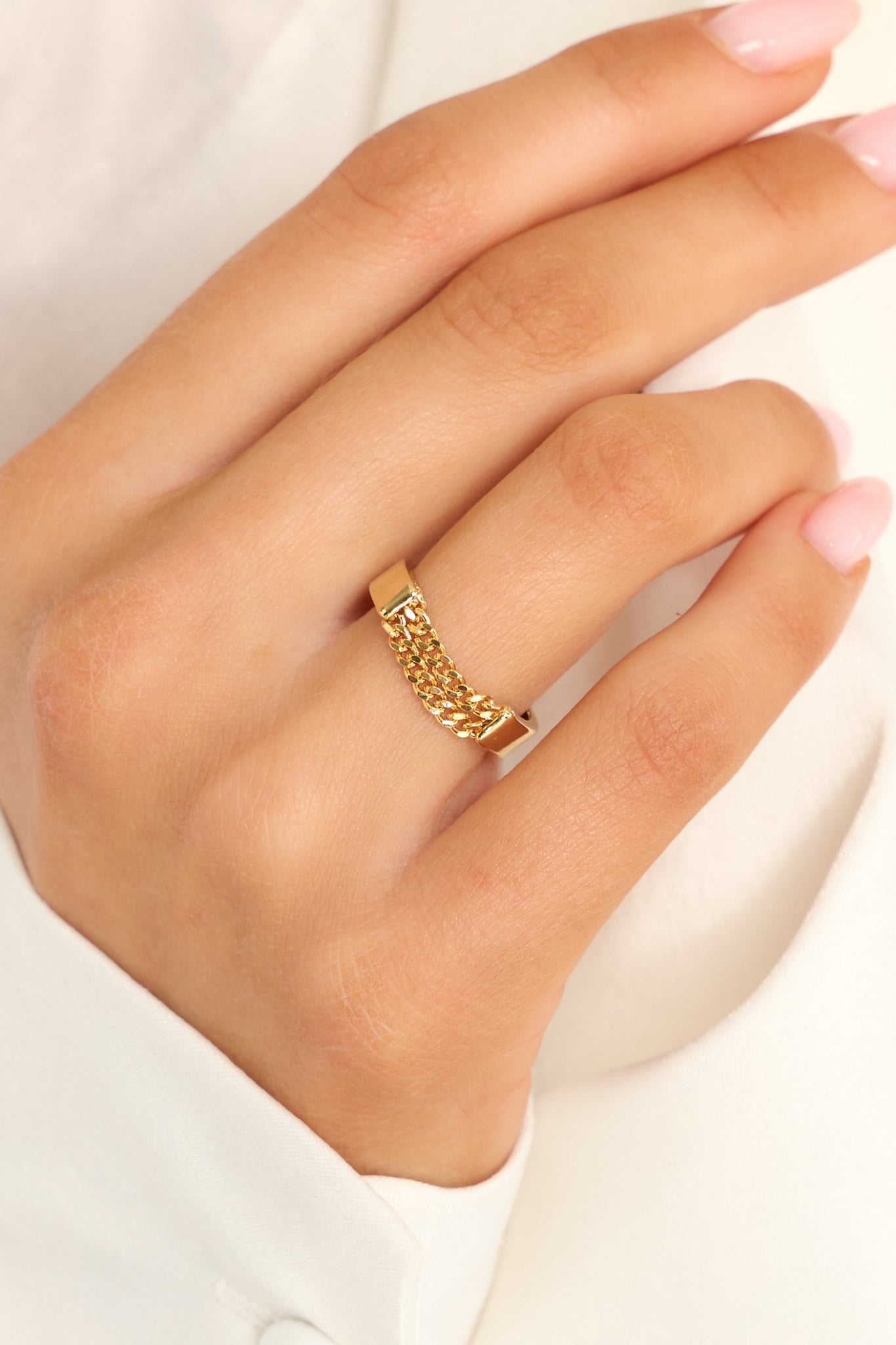 Stunning Chain Link Gold Ring - Rings | Red Dress